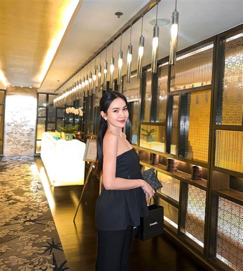 รวมรูปภาพของ ประวัติ แคท อาทิติยา ลูกทุ่งสาวสวย ดีกรีร้อยตำรวจเอกหญิง ป้ายแดง รูปที่ 3 จาก 51