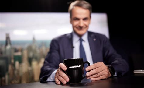 ΤΟΝ ΞΕΦΤΙΛΙΖΟΥΝ ΔΙΕΘΝΩΣ ΚΑΙ ΕΚΕΙΝΟΣ ΓΕΛΑΕΙ ΚΑΙ ΖΕΙ ΤΟΝ… ΜΥΘΟ ΤΟΥ ΣΤΗΝ ΕΛΛΑΔΑ Ο ΚΥΡΙΑΚΟΣ