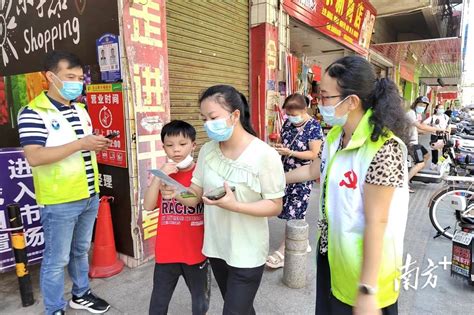 连州镇净化校园周边文化环境，为秋季开学护航教辅张晓欣行动