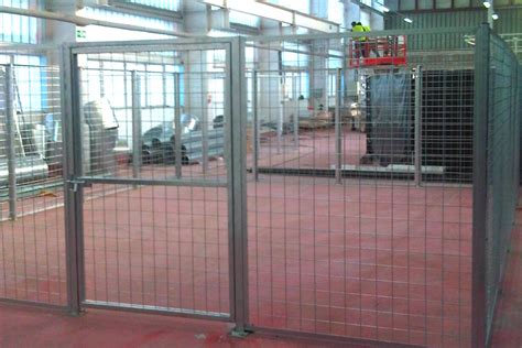 Вътрешно преграждане и обезопасяване на машини Оградни пана Плетени оградни мрежи Заварени