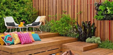 نمای زیبا برای دیوار حیاط، با کمترین هزینه نمای چوبی