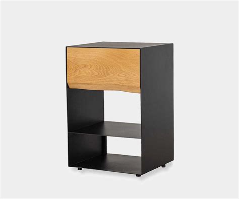 Handgefertigte Nachttische Aus Metall Und Holz Notoria
