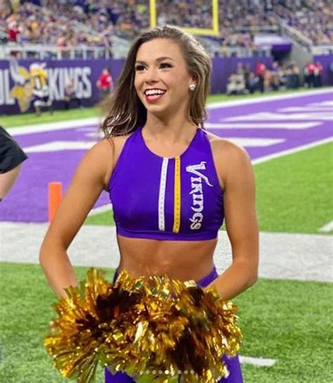 Beautiful Cheerleaders 25 Pics