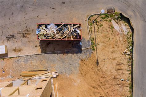 산업용 쓰레기통 가득 차있는 쓰레기 제거 컨테이너 개조 건물 0명에 대한 스톡 사진 및 기타 이미지 0명 가정 생활 강철 Istock