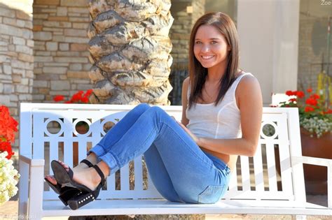 Zoe Bloom Computer Wallpapers Wallpics Net Wallpapers Photos Pictures Backgrounds