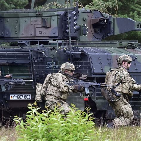 德国联邦国防军训练场两美洲狮步兵战车相撞造成12人受伤 2023年2月2日 俄罗斯卫星通讯社