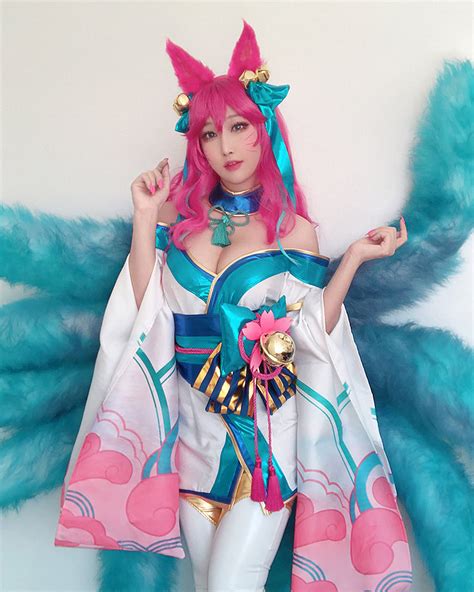 League Of Legends Ahri Cosplay