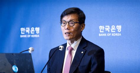 한은의 불안한 동결금리 인하 멈췄지만 경제 전망은 더 낮췄다