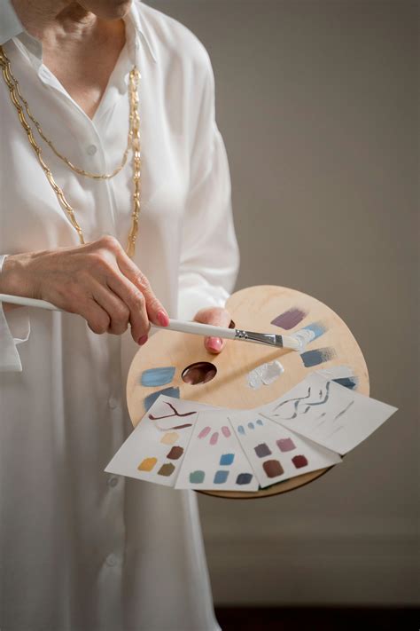 그림 독창성 미술 미술 도구 미술 재료 미술용품 붓 산타 렘 생생한 색상 성인 손 그림 수공예품 수직 쐈어 수채화 스케치북 시각 예술 실내 활동