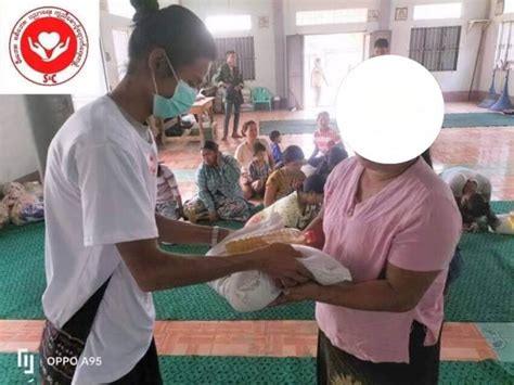 ချောင်းဦးမြို့နယ်အတွင်းရှိ စစ်ဘေးရှောင်ပြည်သူများကို ဆန်နှင့်ဆီများ လှူဒါန်း Khit Thit Media