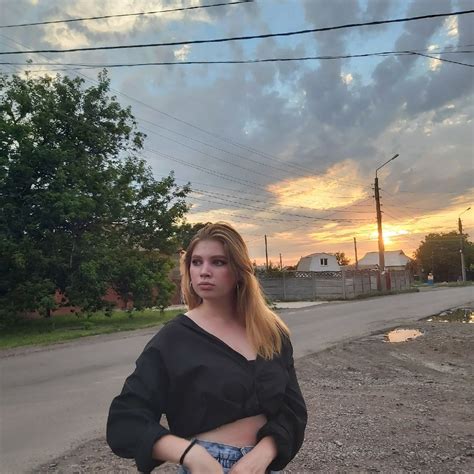 Lilly Hall ️ Live Cams Skype Teams Discord And Telegram