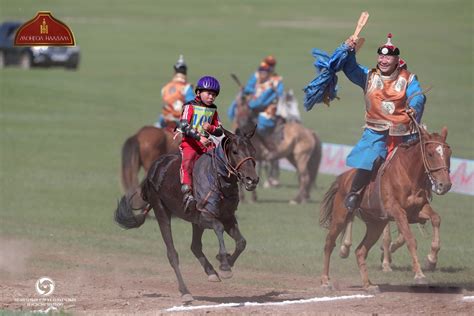 СОЁОЛОН Говь Алтай аймгийн харьяат Г Чинзоригийн хар үрээ Төрийн наадамд торгон жолоогоо өргүүллээ
