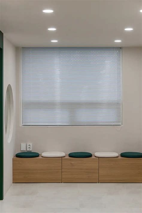 진한 그린 컬러로 포인트를 준 35평 코딩 학원 인테리어 서초구 반포동