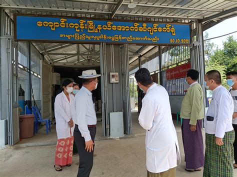ဧရာဝတီတိုင်းဒေသကြီး ဝန်ကြီးချုပ် ဦးတင်မောင်ဝင်းနှင့်အဖွဲ့ အောက်ဆီဂျင်စက်ရုံ လည်ပတ်နေမှု ကြည့်ရ