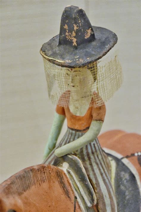 甘肃省博物馆展 唐代彩绘骑马侍女泥俑