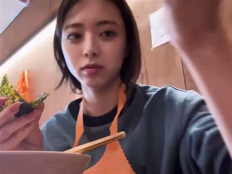 유나 먹방 좋은 점 진짜 귀여운 얼굴로 복스럽게 먹음 블링 Bling1209