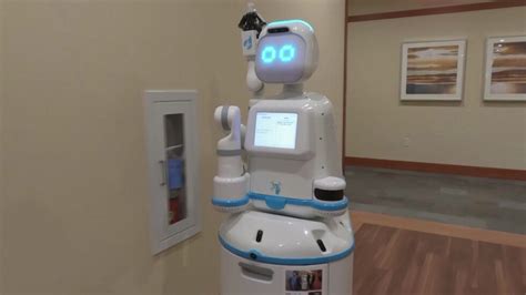 Роботи в болницата Машини компенсират недостига на медицински сестри в