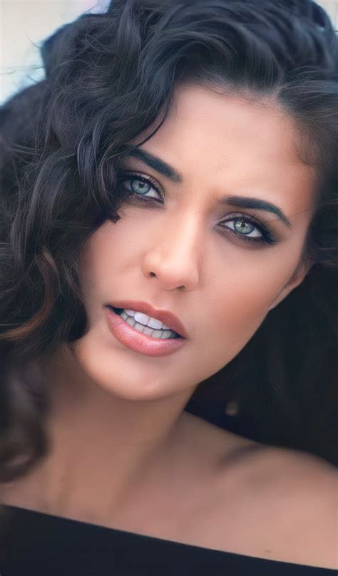 Download Wallpaper Girl Beach Ocean Eyes Model Pretty Singer