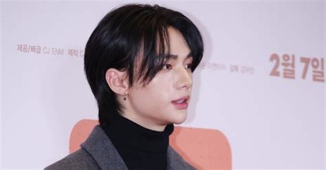 스트레이 키즈 현진 생일 맞아 청각장애인 위해 1억 기부