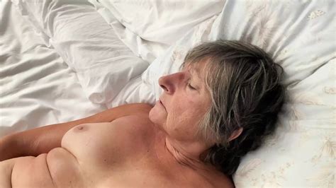 Lenorme Orgasmo Rumoroso Di Linda Più Un Carico Completo Sulla Sua Fica Xhamster