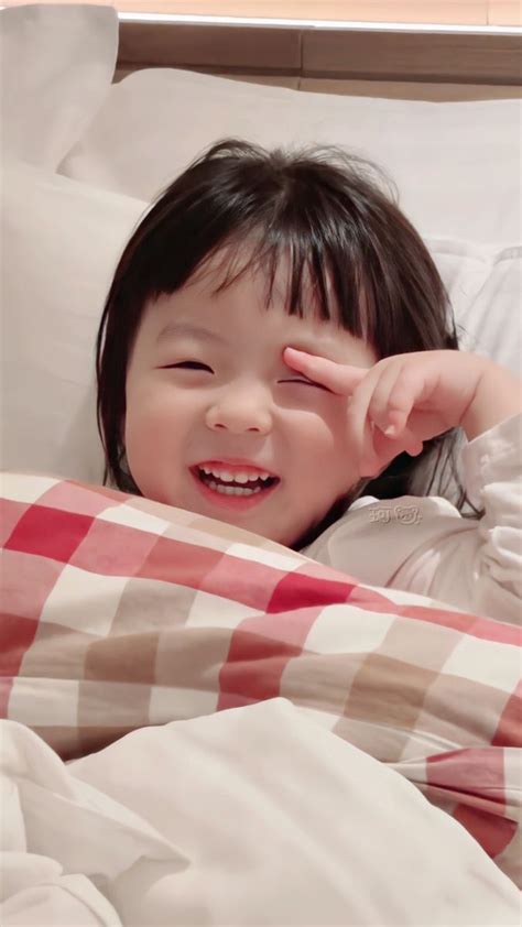 Ảnh Em Bé Hàn Quốc Cute Đáng Yêu Vô Tư Cưng Muốn Xỉu