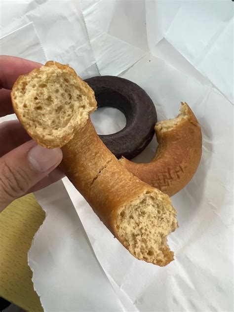 7 Eleven Japan Now Sells Fresh Fried Doughnuts But Are They Any Good