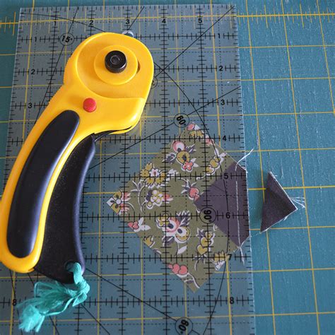 Make This Fall Pumpkin Table Runner Tutorial The Cloth Parcel