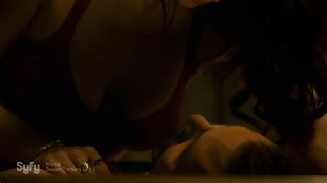 Melanie Scrofano Desnuda En Wynonna Earp