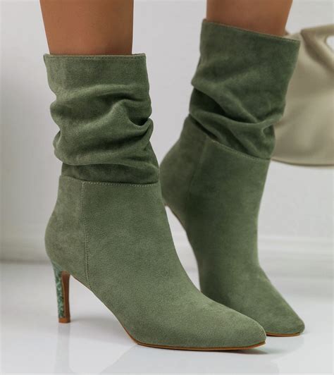 Модные сапоги женские весна 2022: трендовые новинки для стильных леди