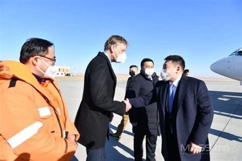 Ерөнхий сайд Л Оюун Эрдэнэ Оюутолгойн гүний уурхайн анхны тэсэлгээний