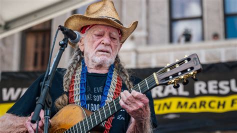Willie Nelson Ist 93 Was Ihn Antreibt