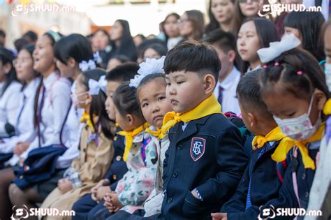 ФОТО Хүүхдийн инээд цалгисан хичээлийн шинэ жил