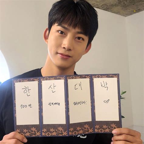 익스트림무비 한산 용의 출현 700만 관객 돌파 감독과 배우들 감사 인증샷