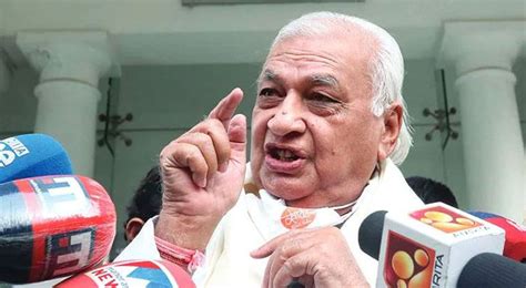 നീന്തൽക്കുളത്തിനും ആഘോഷത്തിനും കോടികളുണ്ട് പെൻഷനും ശമ്പളത്തിനും