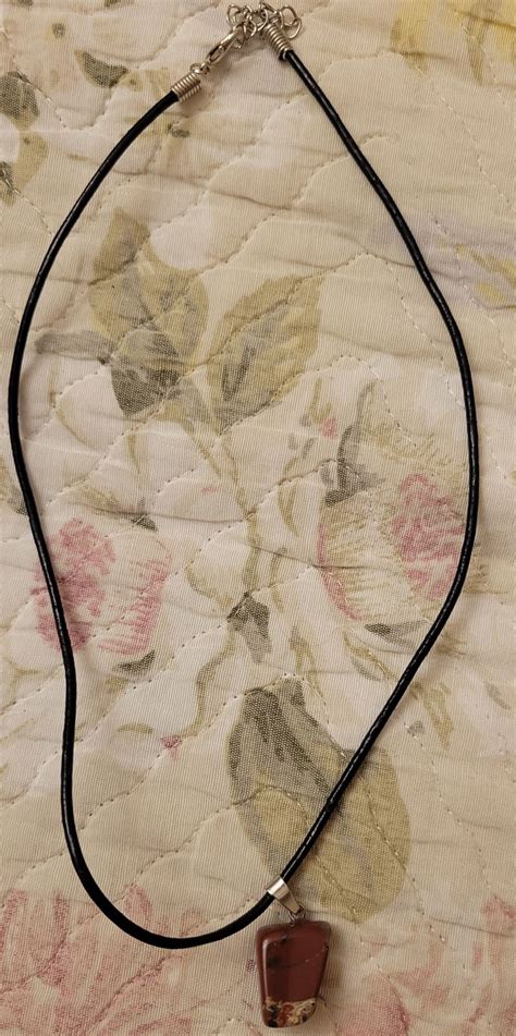 Колие от естествена кожа и камъни гр Варна Възраждане 1 • Olx Bg