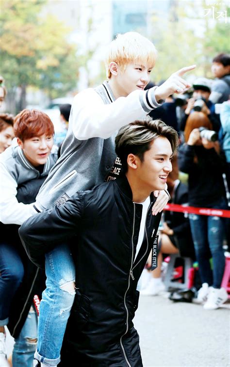 Woozi And Mingyu Mingyu Seventeen Seventeen Debut Mingyu Wonwoo