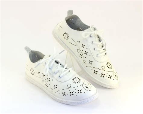 Кросівки натуральна шкіра — ціна 280 грн у каталозі Кросівки Купити жіночі речі за доступною