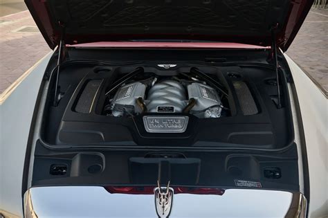 رویارویی تجمل در ابوظبی بنتلی مولسان گرند لیموزین، پاسخ باشکوه به