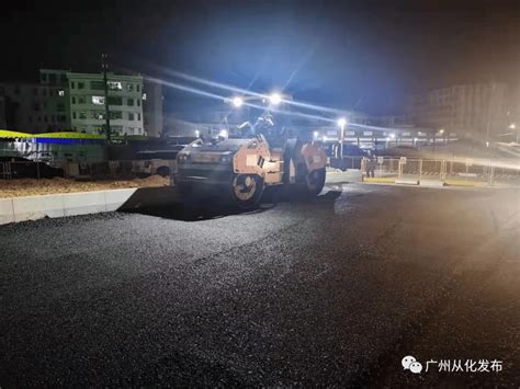从化大道完成总工程量85河东北路至七星市场段正进行沥青摊建设