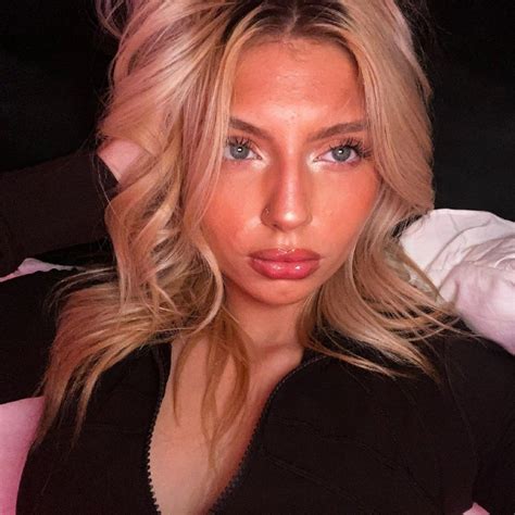 Summer Clarke Summerclarke88 Snapchat Stories Spotlight And Lenses