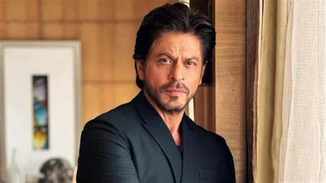 Shah Rukh Khans Fans Celebrate 33 Years Of King Khan In Bollywood He