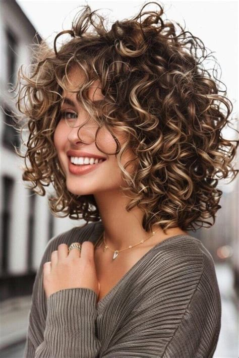 Pin De крымчаночка Em ЖЕНСКАЯ ТЕРРИТОРИЯ Em 2025 Cabelo Encaracolado