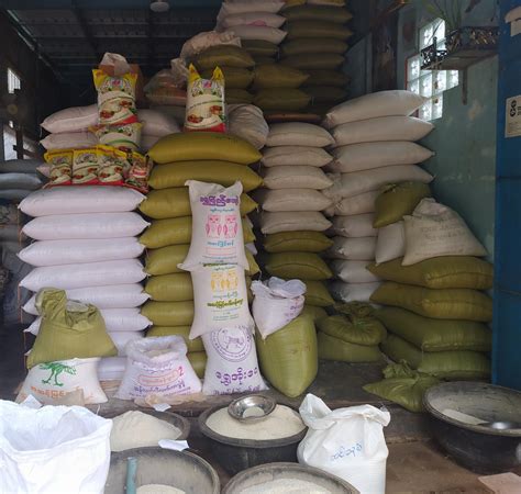 ပေါင်းတည်မြို့၌ စတုဒီသာအလှူအတန်းများအတွက် ကောက်ညှင်းဆန်များရောင