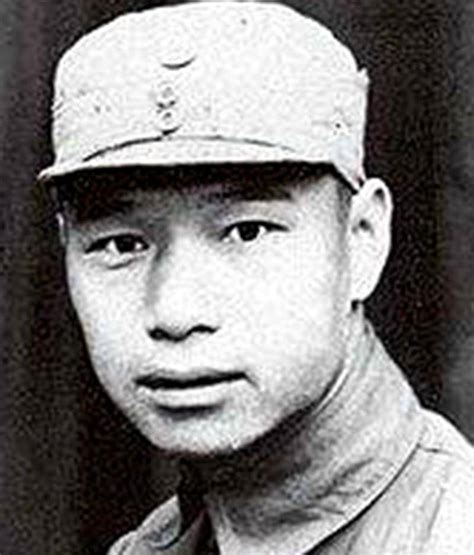 他曾担任外交部部长，后来担任副总理，儿子却因犯错被判死缓