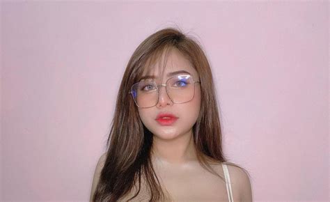 Cewek Cantik Montok Putih Mulus Malaya Pict