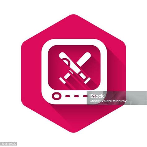 긴 그림자 배경으로 격리 된 화면 아이콘에 야구 공과 박쥐가있는 화이트 모니터 온라인 야구 게임 핑크 육각형 버튼 벡터 개념에 대한 스톡 벡터 아트 및 기타 이미지 Istock