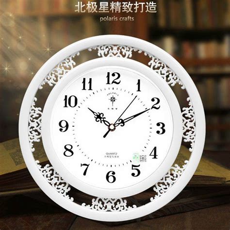 อาร์กติกดาวแท้นาฬิกาแขวนคลาสสิกนาฬิกาแกะสลักห้องนั่งเล่นกลวงห้องนอนสร้างสรรค์แฟชั่นที่เรียบง่าย