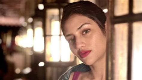 Nusrat Jahan Tmc सांसद ने ब्रालेट पहन कराया बोल्ड फोटोशूट कड़कड़ाती ठंड में देखकर फैंस के छूटे