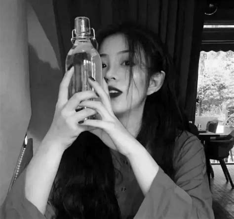 最美的句子偶尔对自己好些偷个小懒抽点小疯花点小钱 偶尔