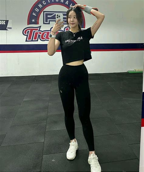Unstoppable Authentic 언스탑퍼블 어센틱 크롭티 크롭티추천 크롭티코디 슬림크롭티 여성크롭티 여자크롭티 반팔